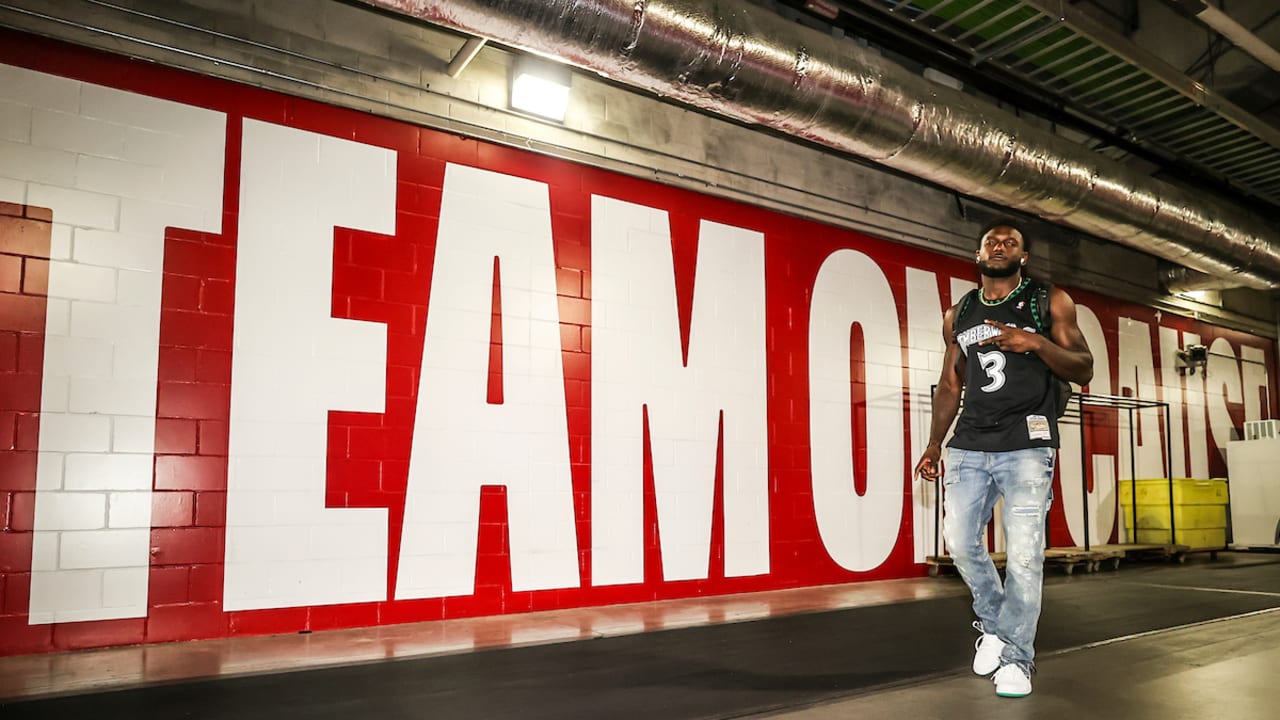 Bucs Arriving for Week 9 vs. Los Angeles Rams