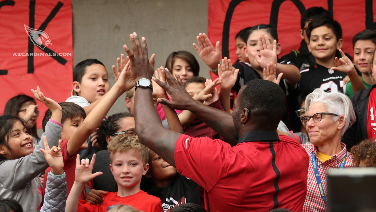 Derrick Coleman Visits Phoenix Day School For The Deaf