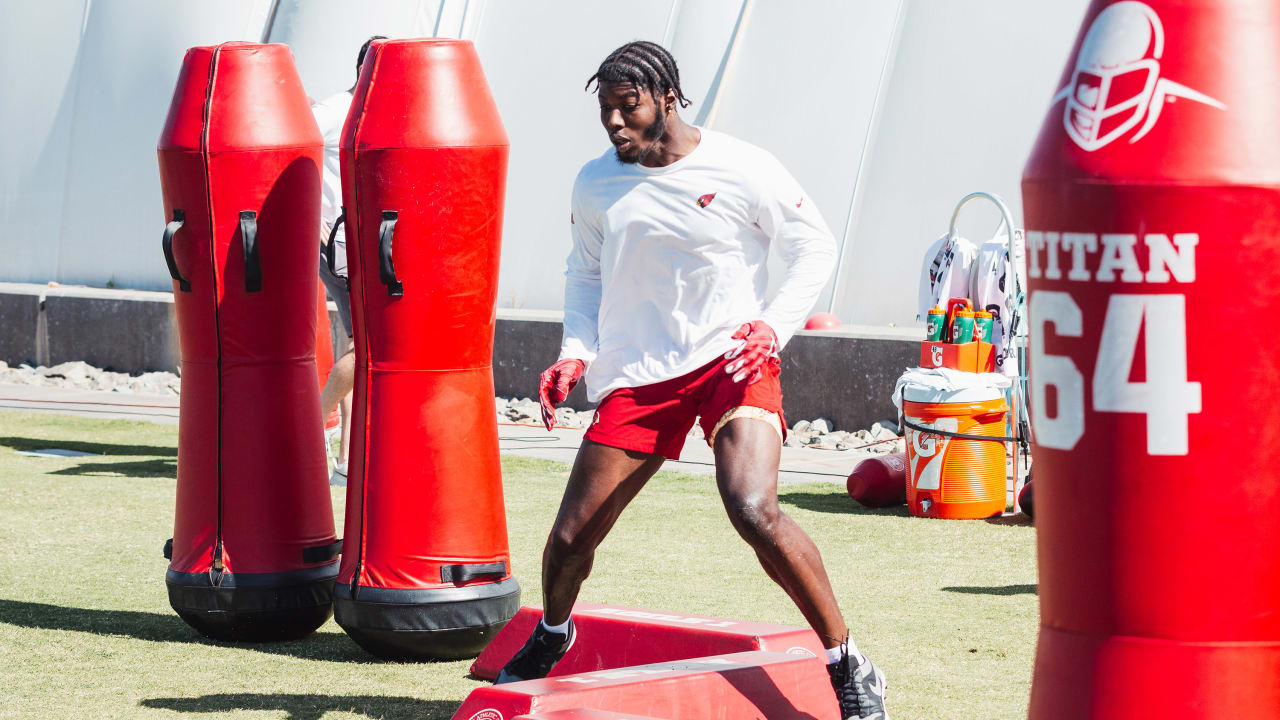 Third-round pick Myjai Sanders Signs First NFL Contract