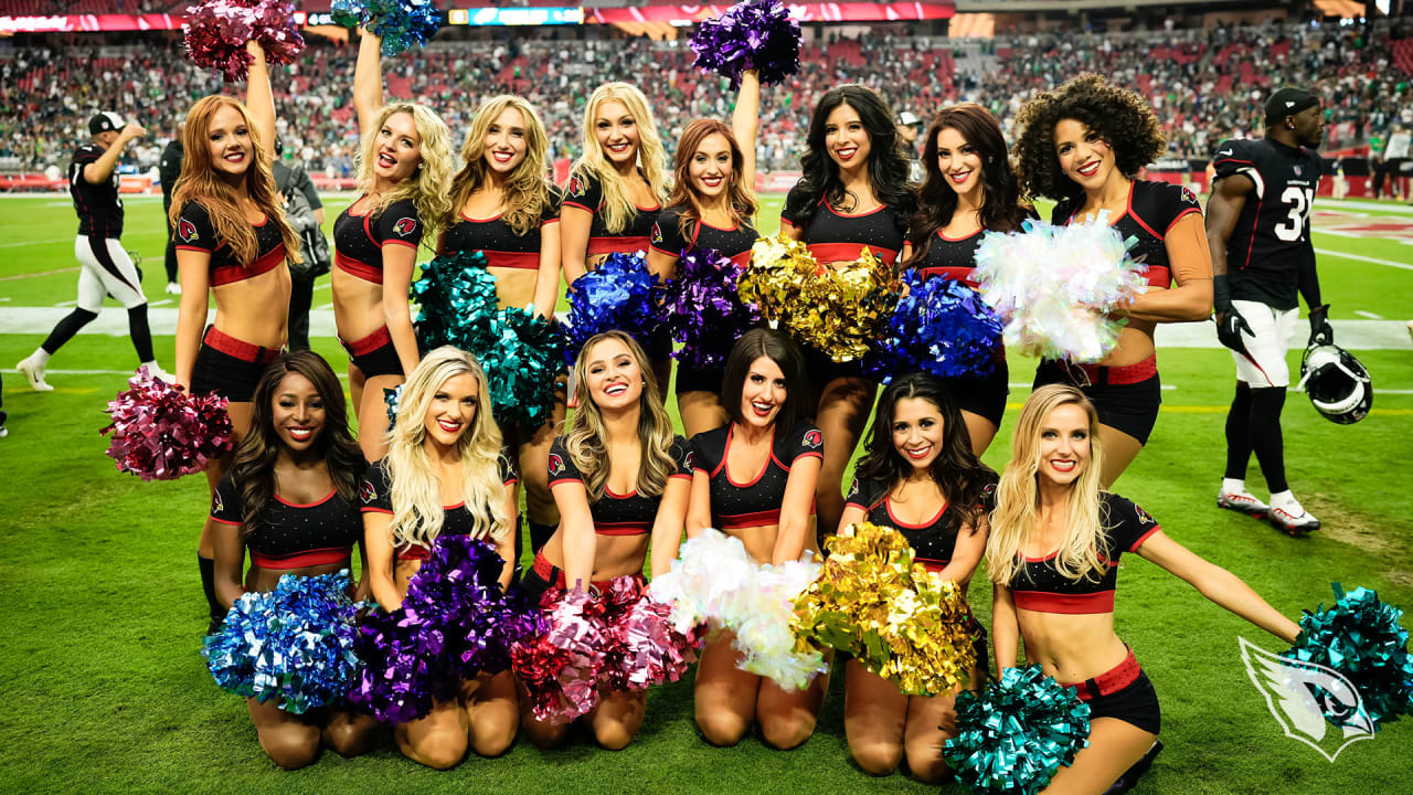 PHOTOS: Cheerleaders At The Eagles Game