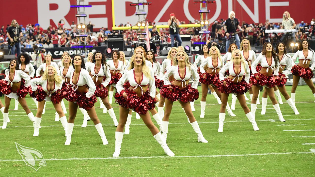 Cardinals Cheerleaders Performing With Bret Michaels