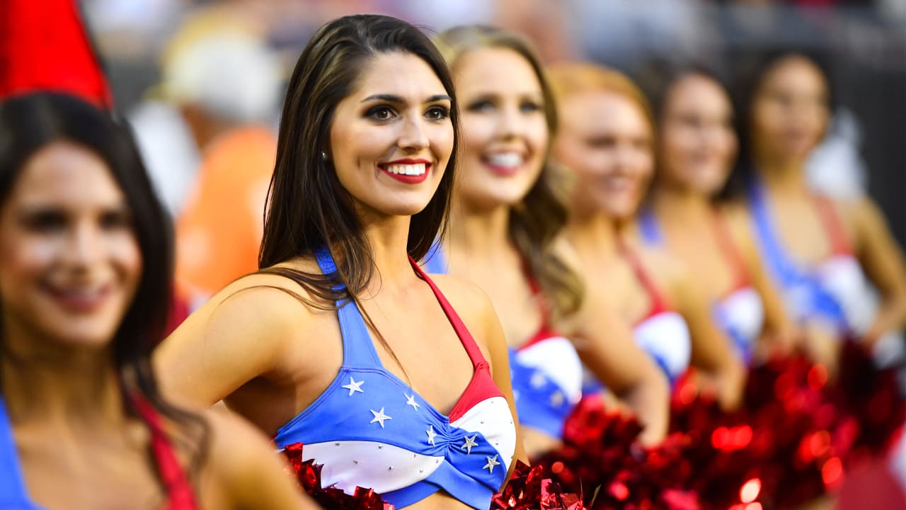 Cheerleader Of The Week - Nikki