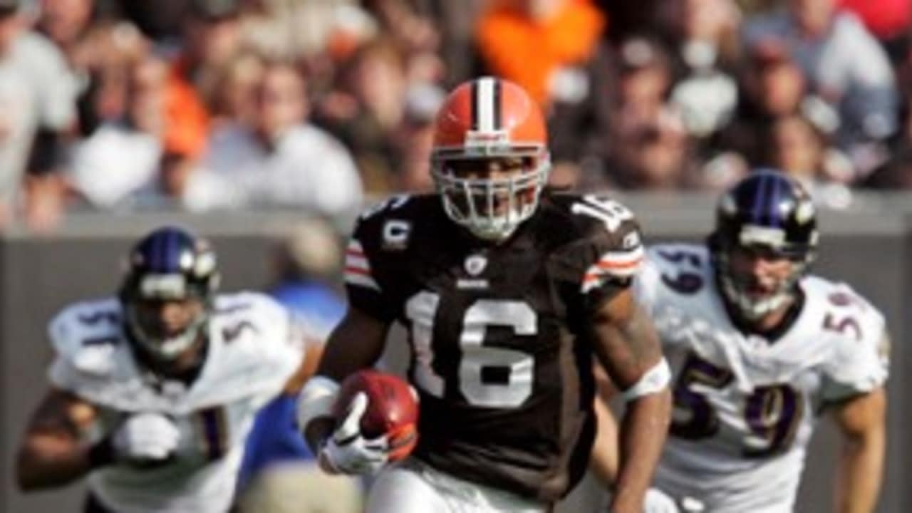 Cribbs sigue en juego