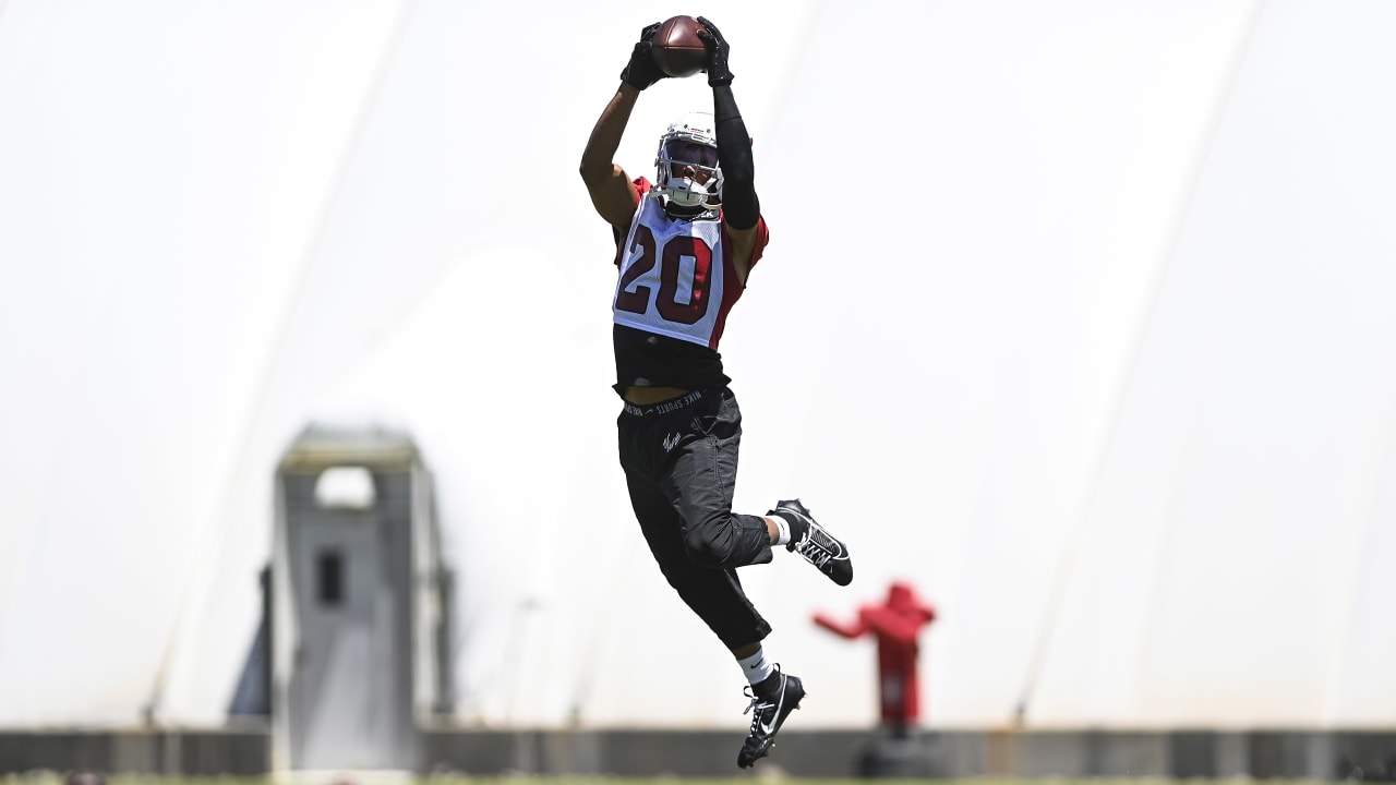 A guess at the Cardinals' starting defensive lineup for the 2022 season ...