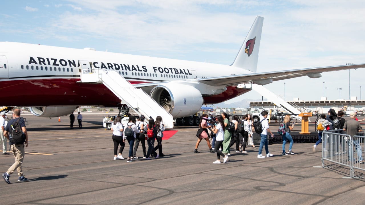 Cardinals Team Plane Takes Students To D.C.