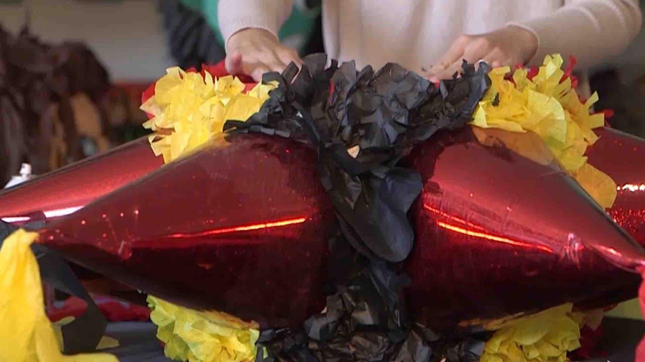 Historia De La Pinata Navidena