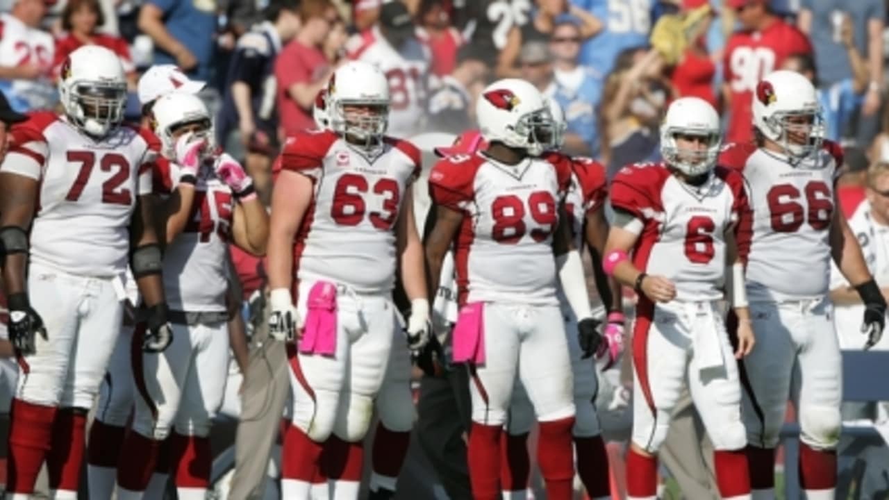 Max Hall va como titular