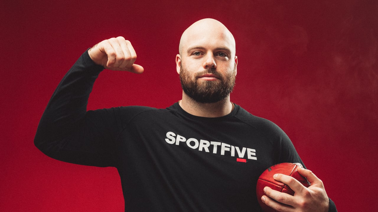 Rookie Photo Shoot: OL Michal Menet