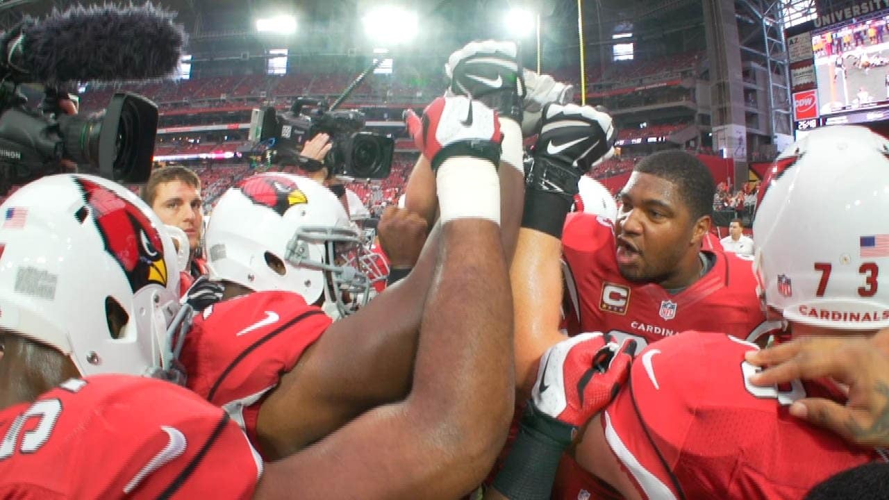 Pregame huddle vs Chiefs