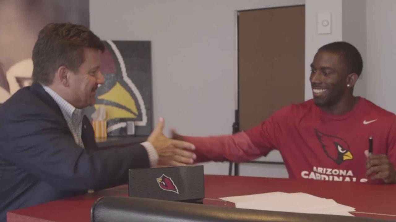 J.J. Nelson signs contract