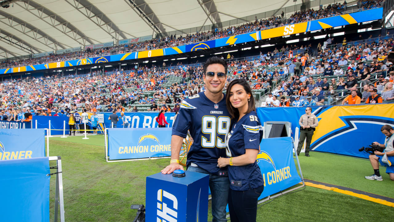 Chargers' Special Guests Fire the Cannon