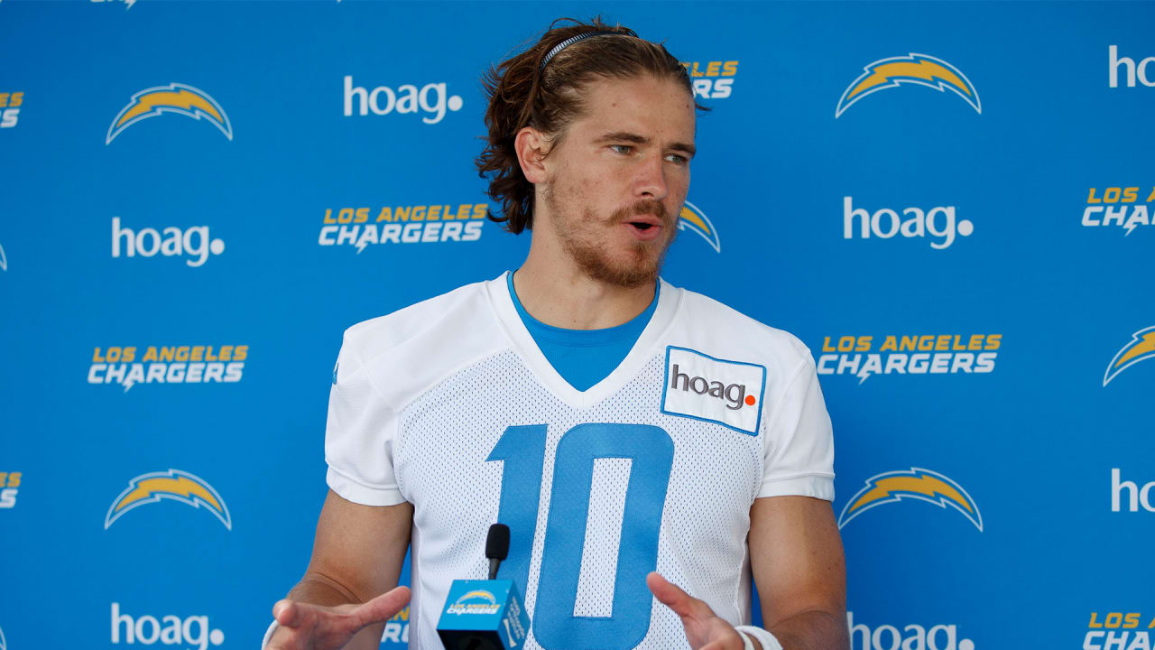 Press Conference: Justin Herbert on Broken Finger Progression and Week 8