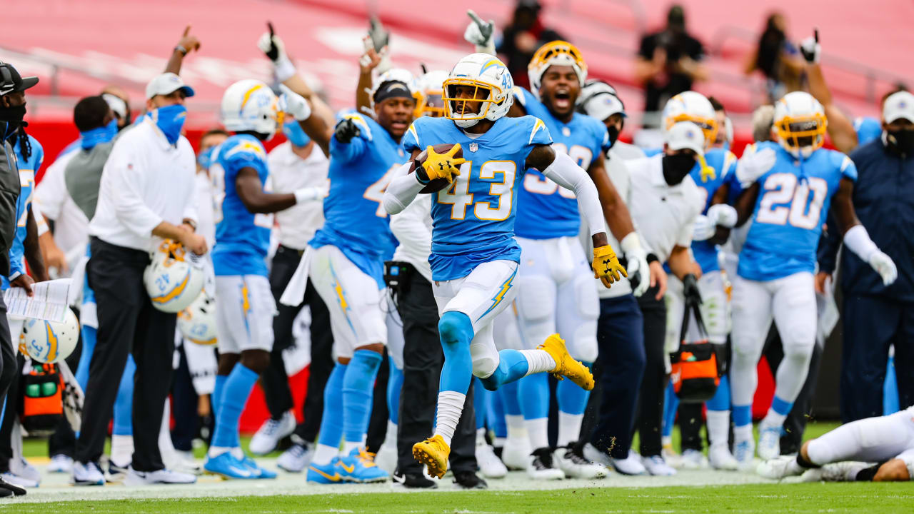 CB Michael Davis Intercepts QB Tom Brady