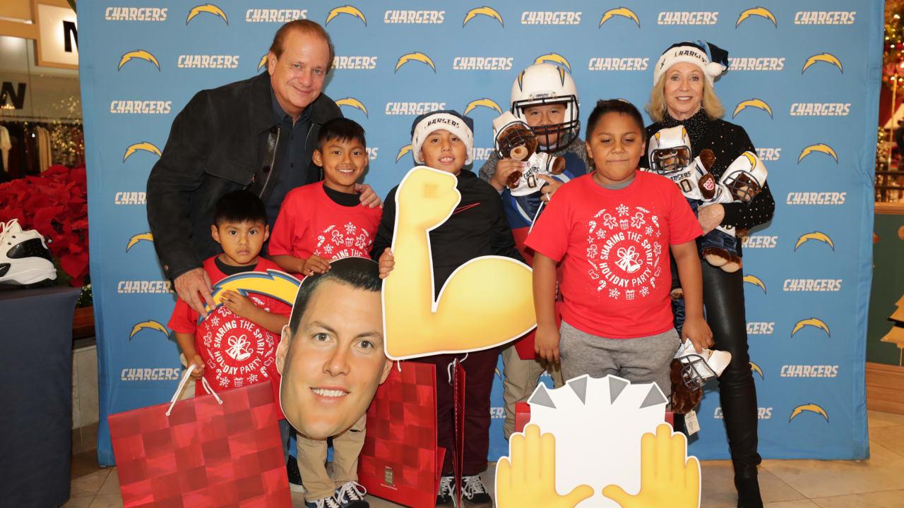 Dean and Susie Spanos Spread Holiday Cheer to Hundreds of Children