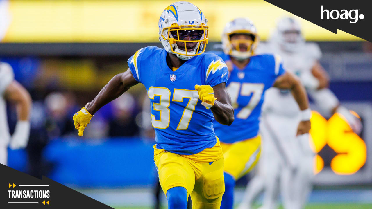 Los Angeles Chargers Re-Sign Kemon Hall