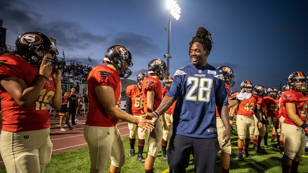 Gordon Visits Local High School for Coach of the Week Presentation