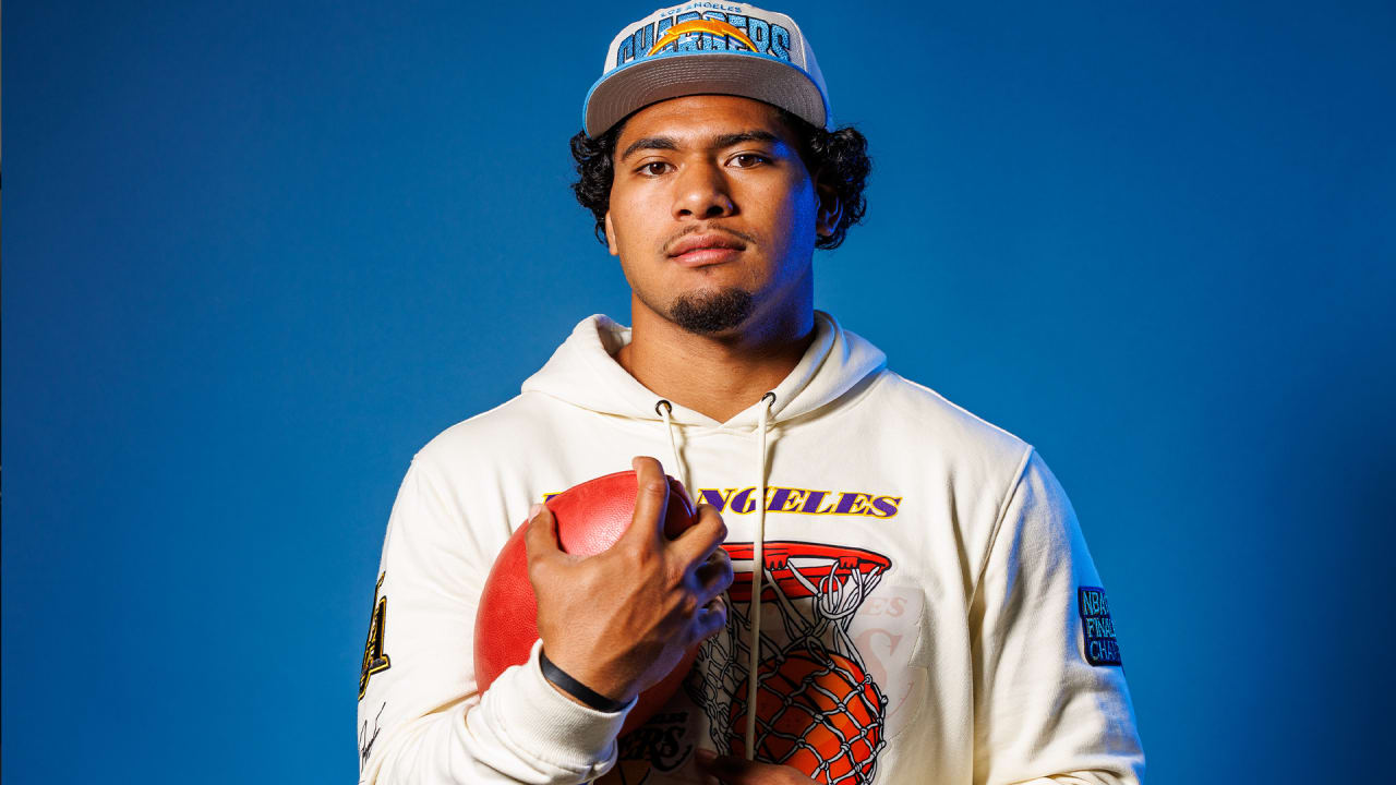 Photos: Tuli Tuipulotu Arrives at Chargers HQ