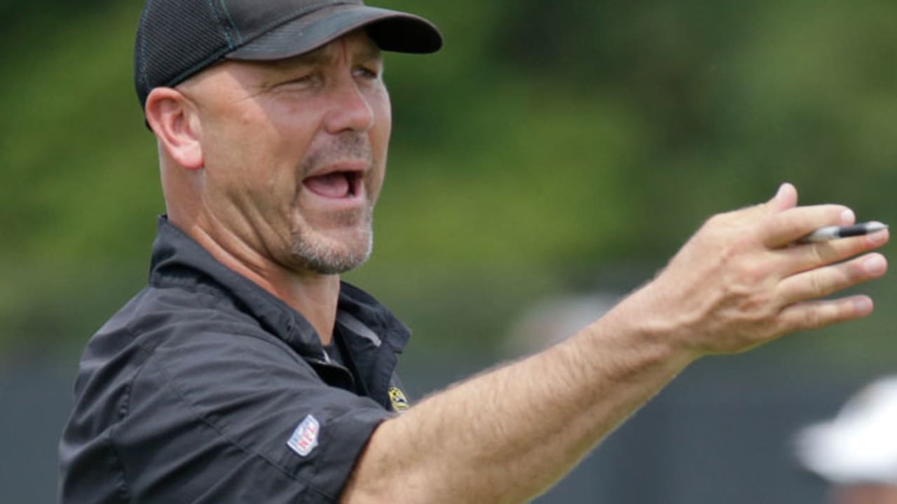DC Gus Bradley Dishes on Bolts, 4-3 Scheme, Bosa and More