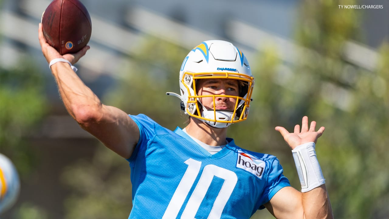 Chargers QB Justin Herbert's College Experience Carrying Over to NFL