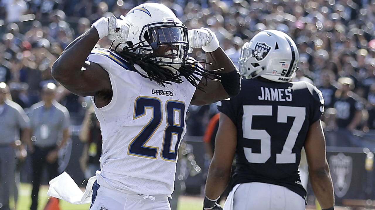 Melvin Gordon Gets Airborne to Put Chargers on the Board