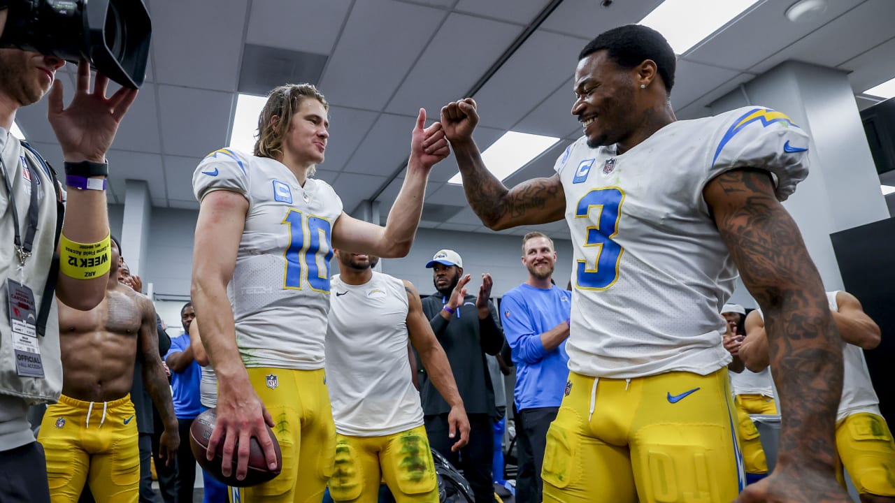 Photos: Bolts Celebrate Win in Arizona