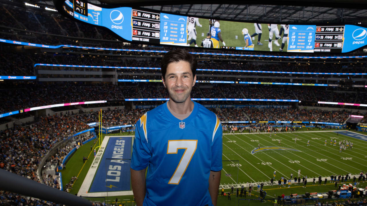Josh Peck, Noah Beck & More Show Up for Bolts MNF