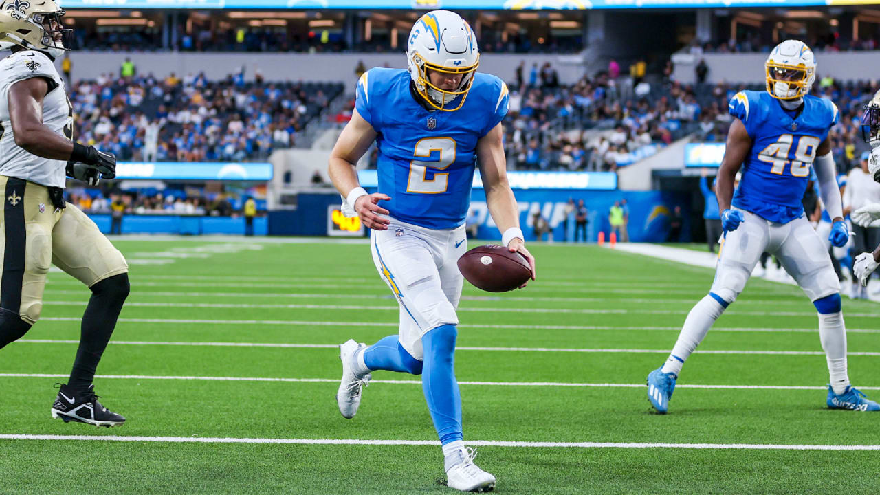 Highlight: Los Angeles Chargers quarterback Easton Stick keeps it for ...