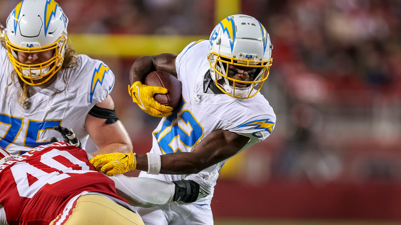 Derius Davis Takes Fly Sweep for 16-Yard Ride to Move Chains