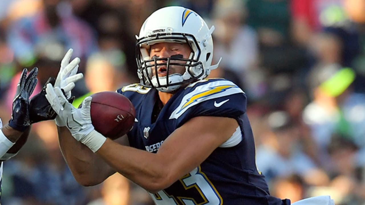 Matt Weiser catches a 21-yard pass from Cardale Jones