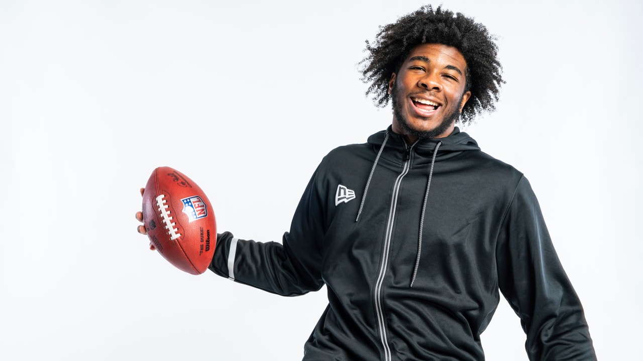 2021 NFL Draft: Follow Defensive End Chris Rumph on Social Media!