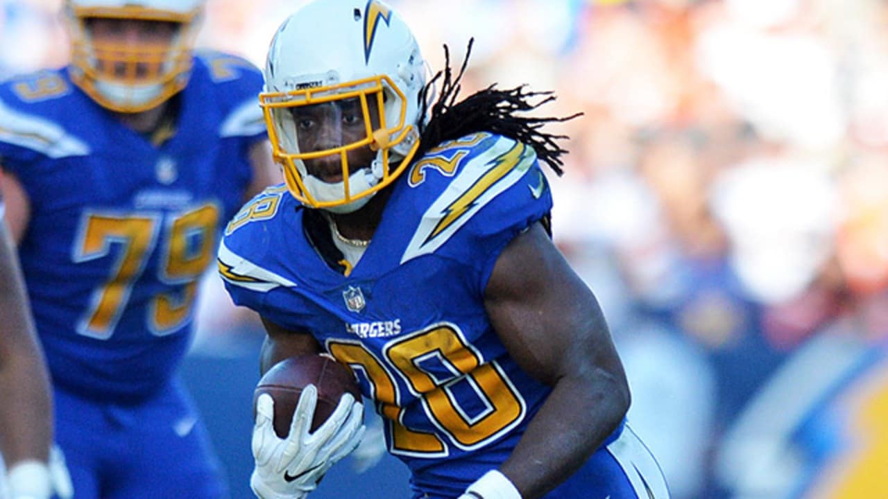 Melvin Gordon Makes Tough Sideline Catch for First Down