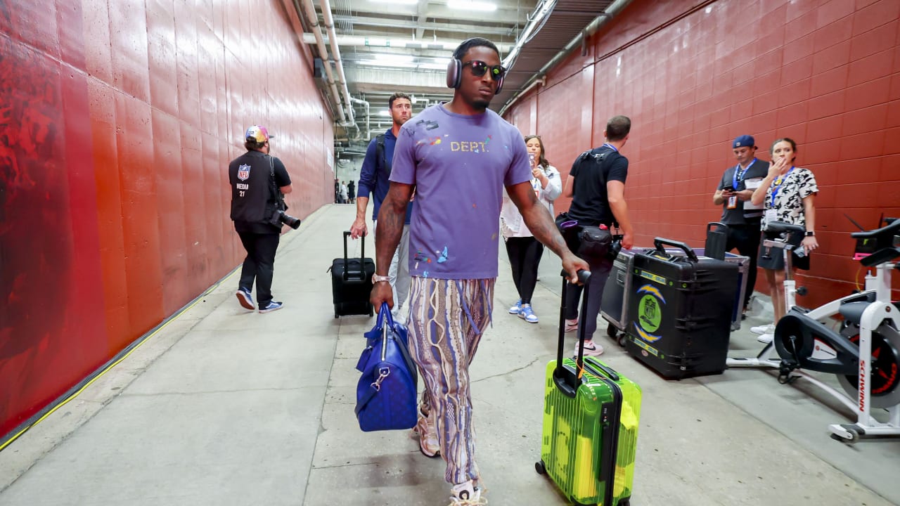 Photos: Bolts Arrive for TNF at Arrowhead