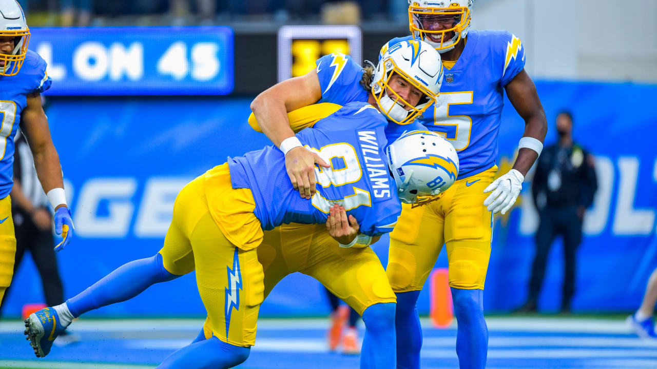 Justin Herbert's 45-Yard Touchdown to Mike Williams Breaks Bolts ...