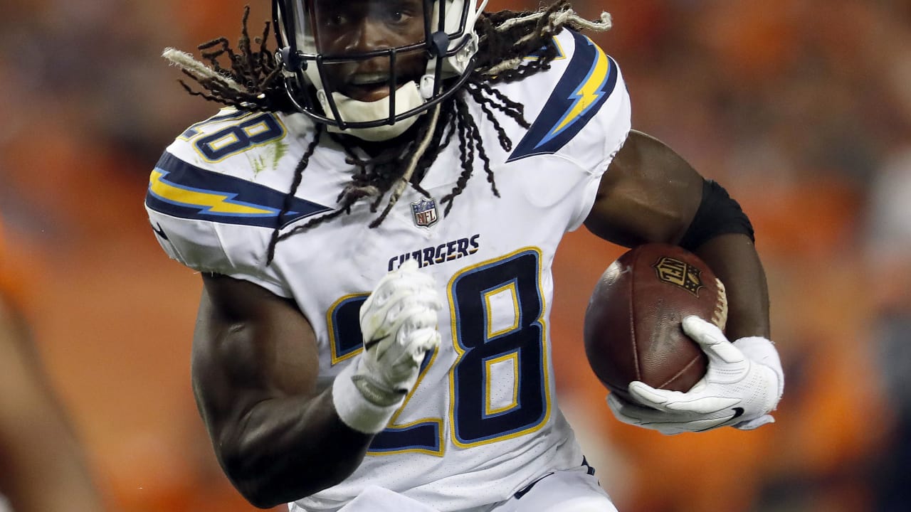 Melvin Gordon Somehow Stays In-Bounds on Grab