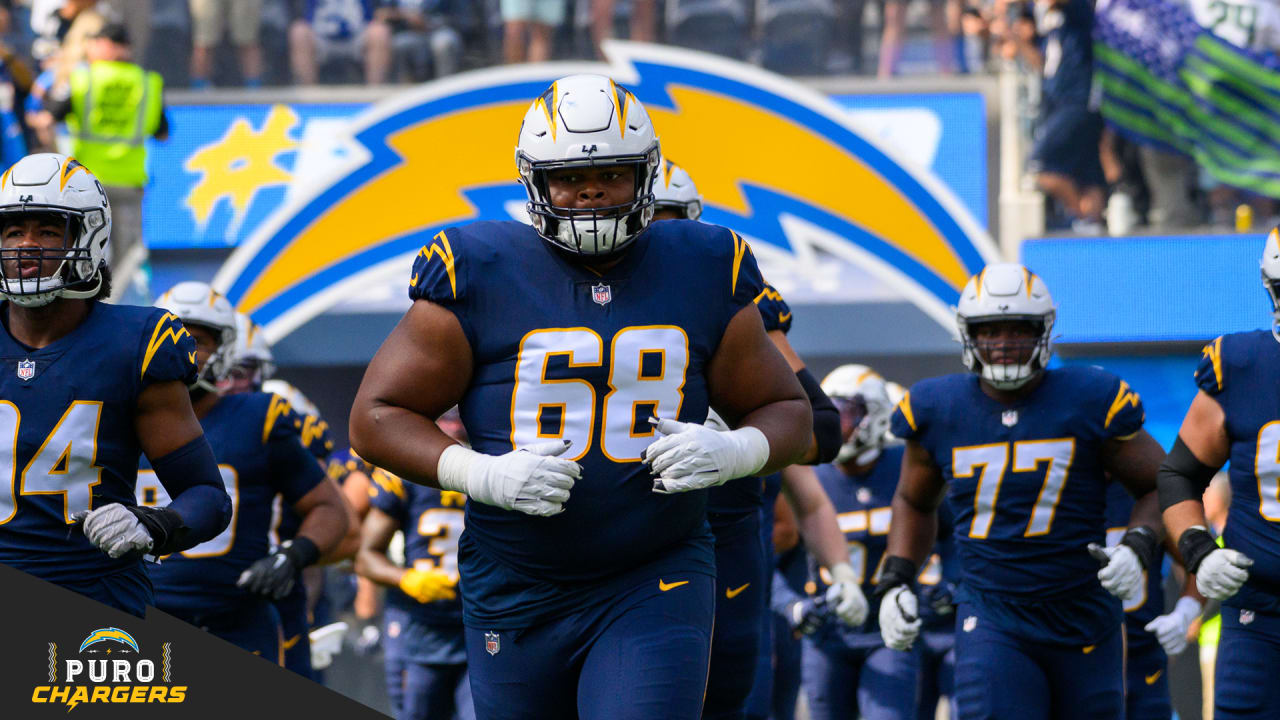 Puro Chargers con Zion Johnson