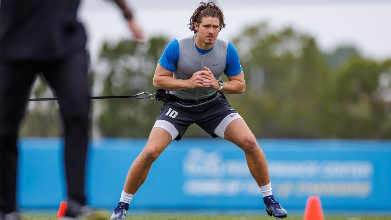 Justin Herbert Gives Offseason Update, Hopes to Begin Throwing Soon Justin Herbert Gives Offseason Update, Hopes to Begin Throwing Soon