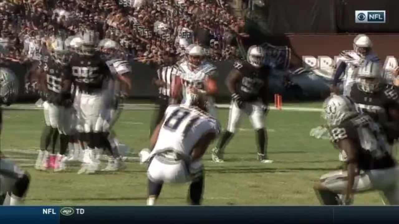 Mike Williams Makes First Catch in Rookie Career