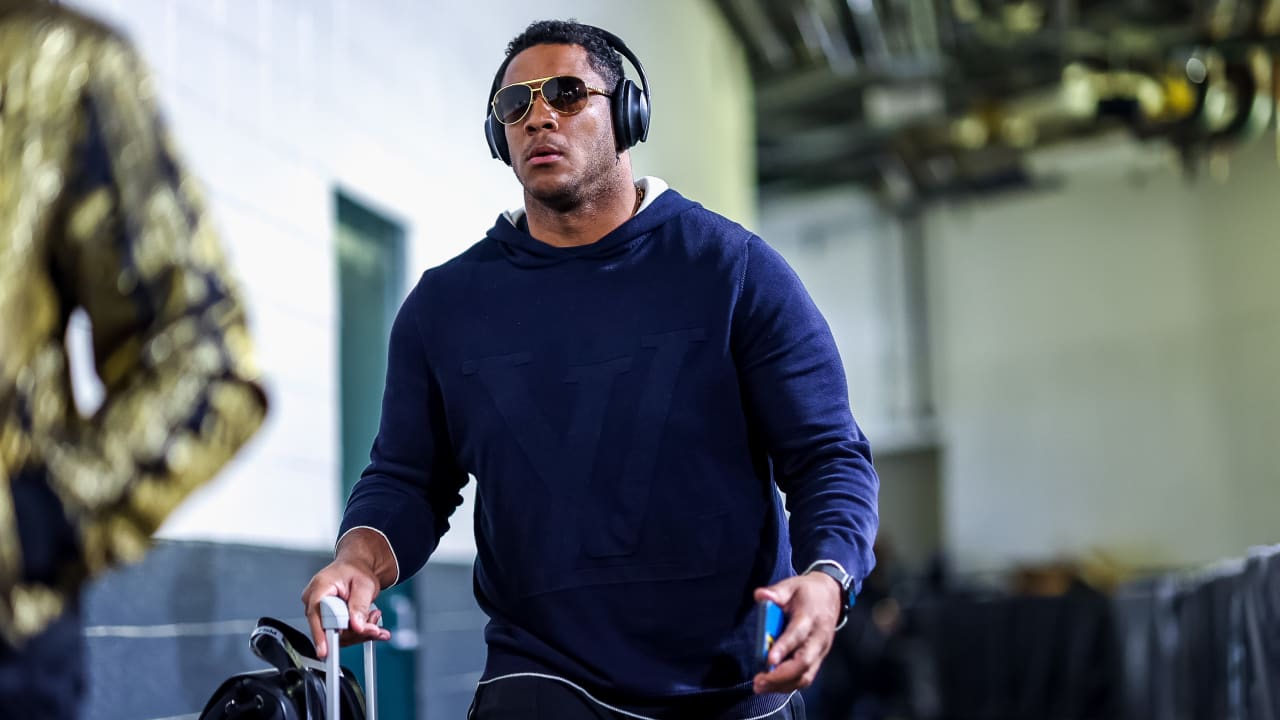 Photos: Bolts Roll Into Philadelphia for Eagles Matchup