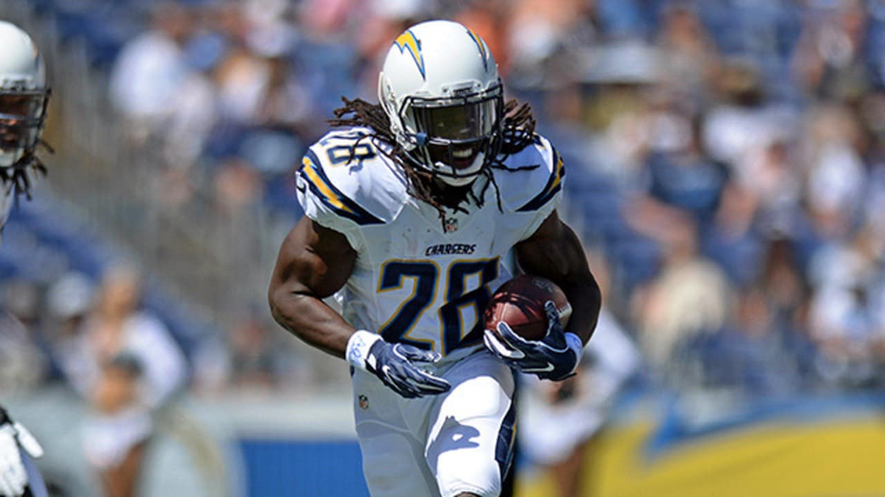 Melvin Gordon Hurdles Defender for 19-Yard Gain