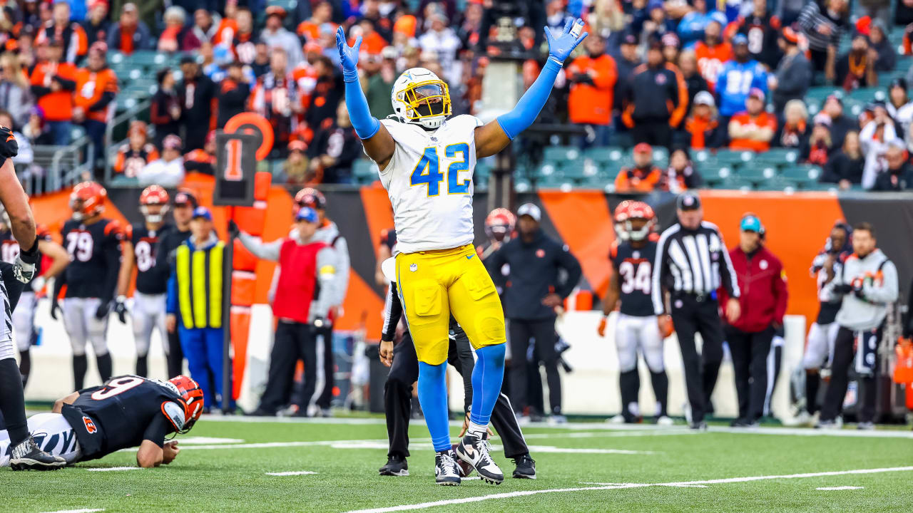 Game Highlights: EDGE Uchenna Nwosu Secures Chargers Chargers' 6th Sack ...