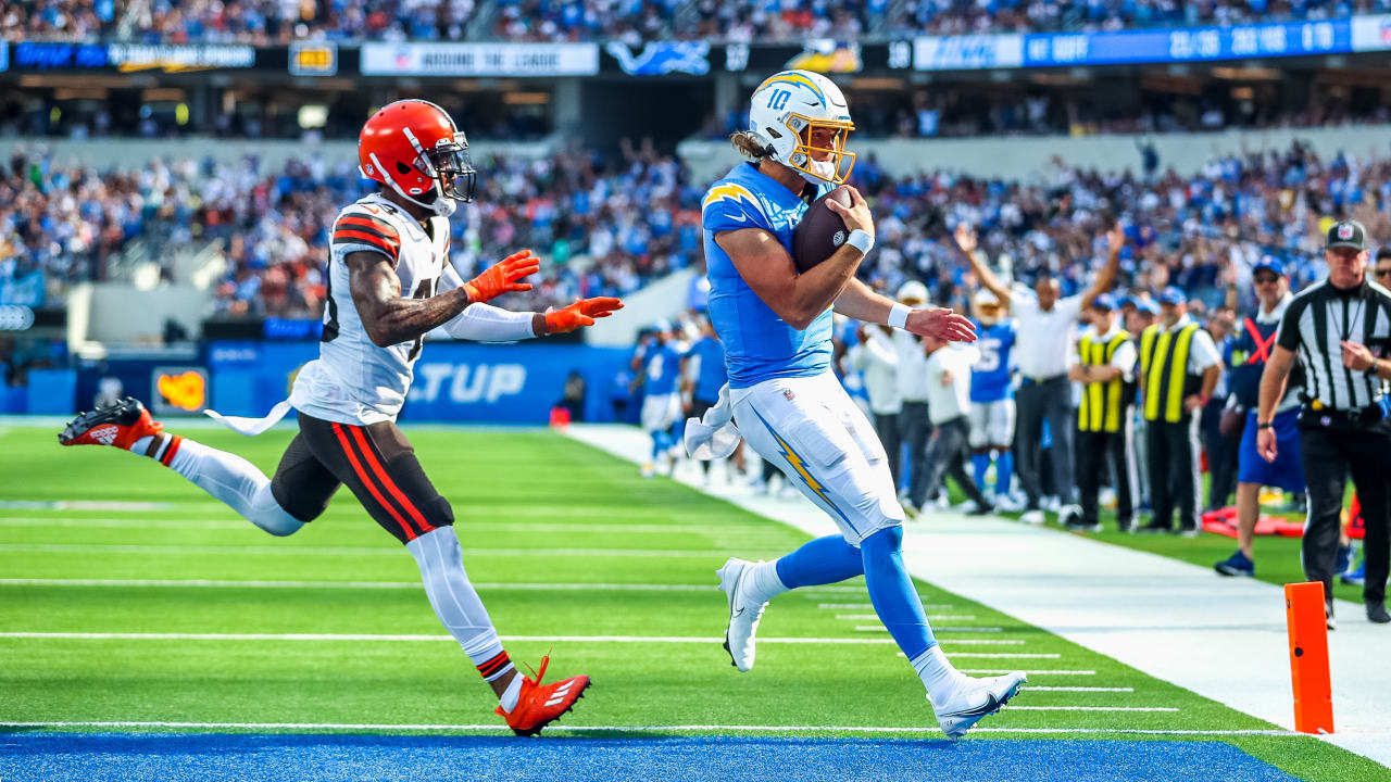 Game Highlights: Justin Herbert Takes Off for 9-Yard Touchdown Run