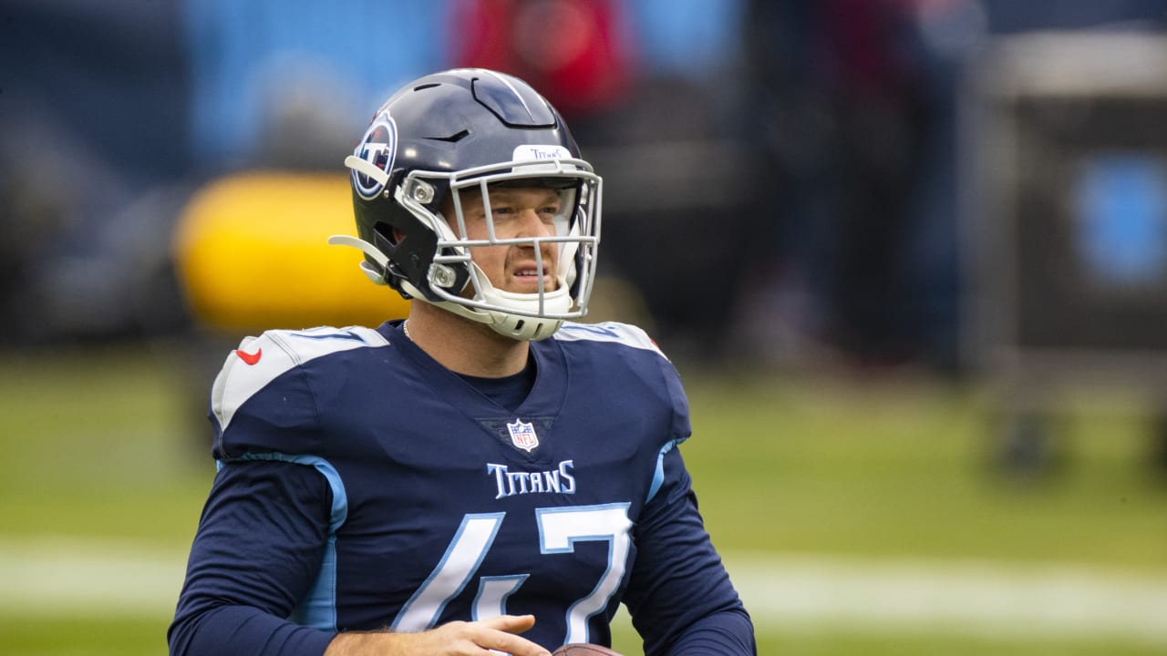 Bolts Sign Long Snapper Matt Overton