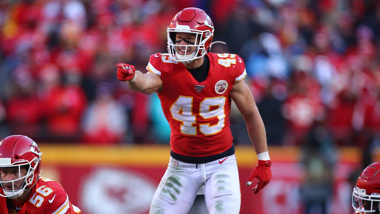 Daniel Sorenson STONEWALLS Ryan Tannehill on Third-down Run