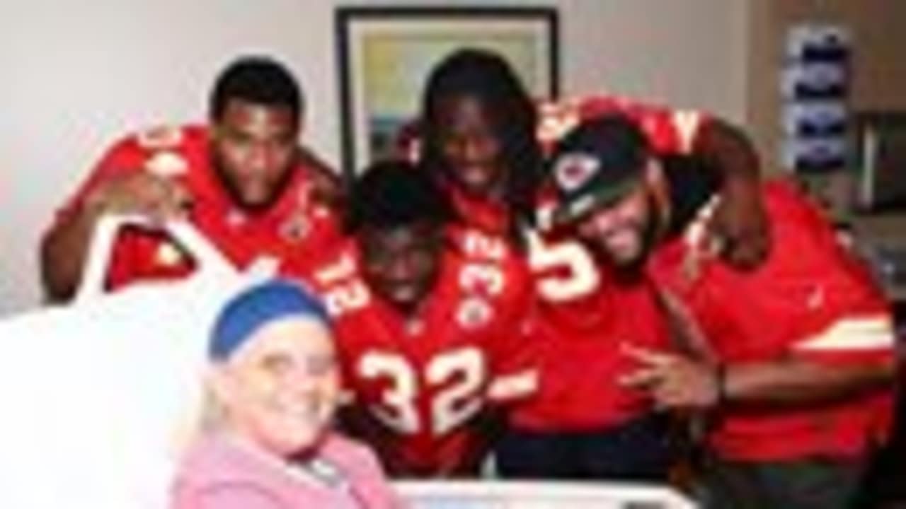 Chiefs RBs Visit Patients at Local Hospital