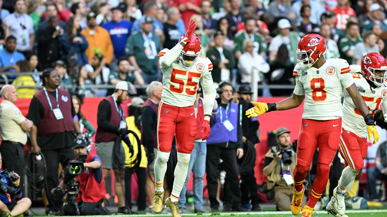 BIG STOP: Frank Clark's Relentless Pursuit Disrupts Eagles' Drives to ...