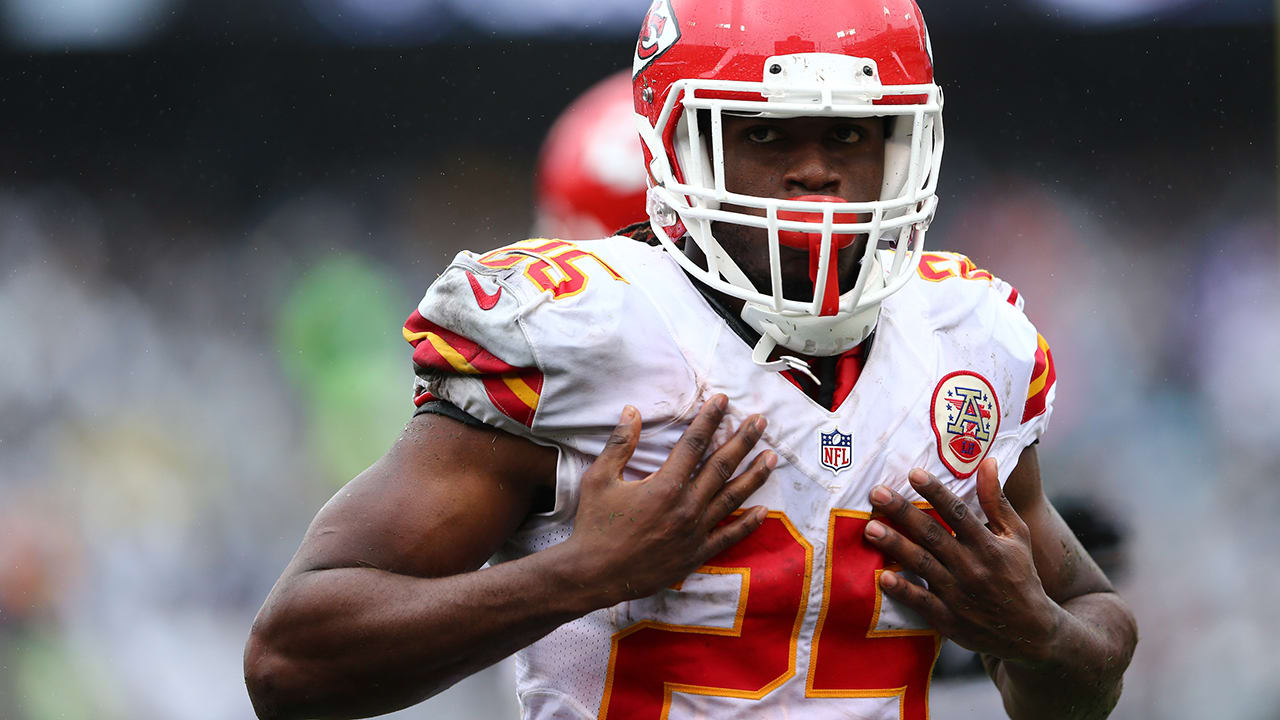 Halftime Recap: Chiefs Lead Raiders in Rainy Oakland, 13-10