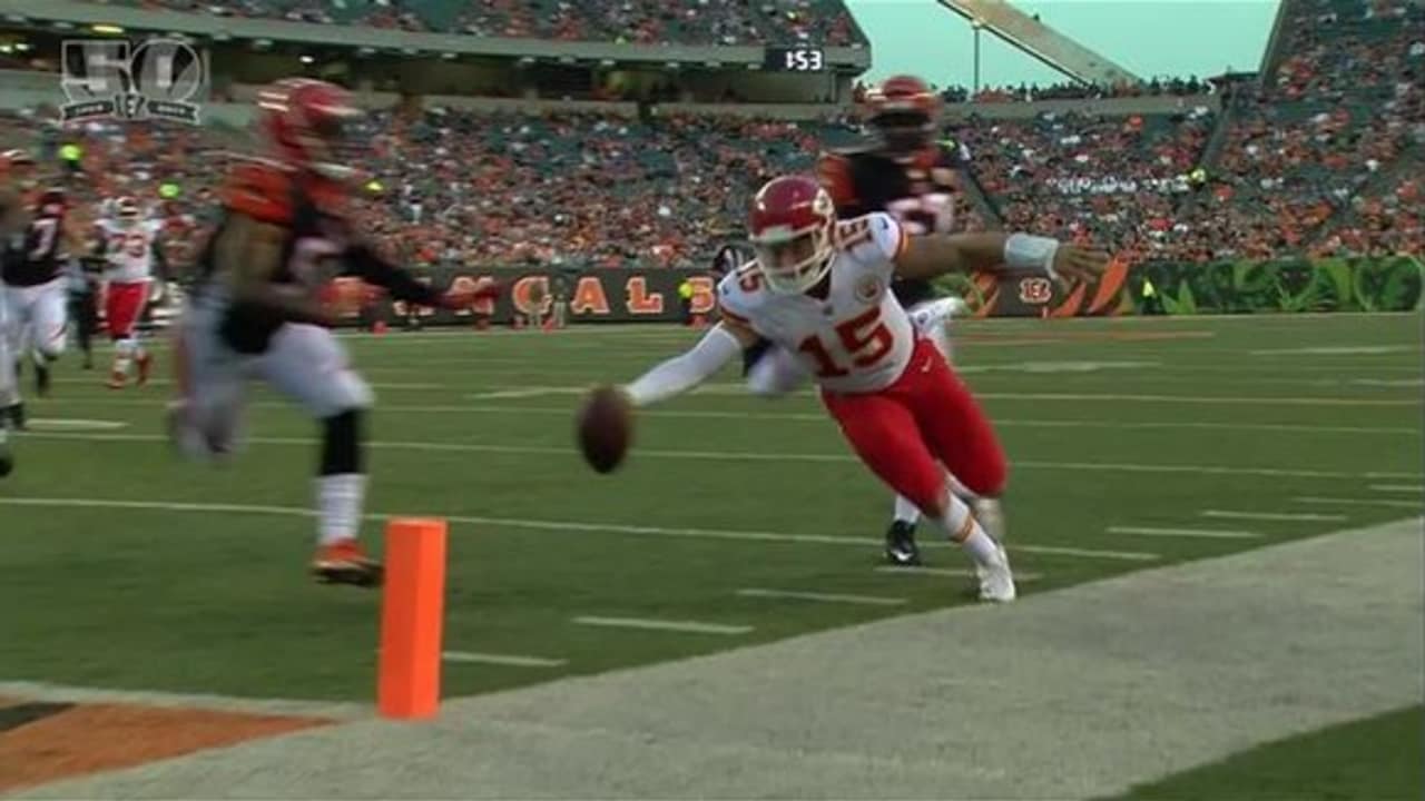 Patrick Mahomes Runs for 16 yards