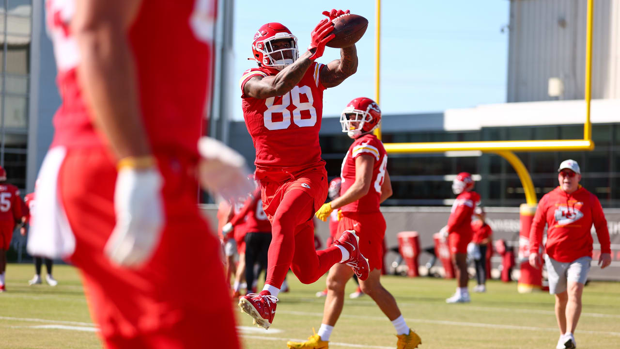 Photos: On-Field at Chiefs Practice | 10/20/22