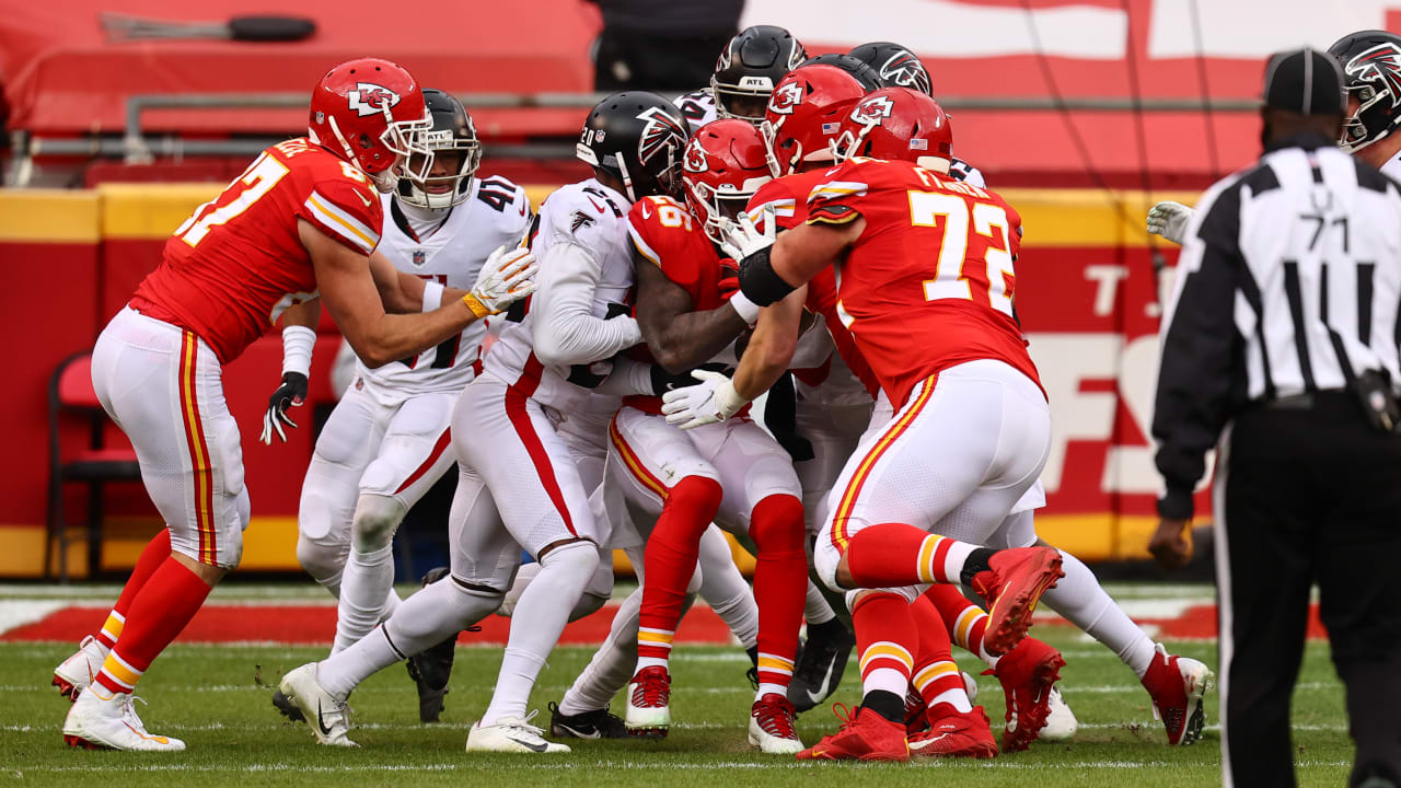Chiefs' Entire Offensive Line Pushes Le'Veon Bell in Pileup for a First ...