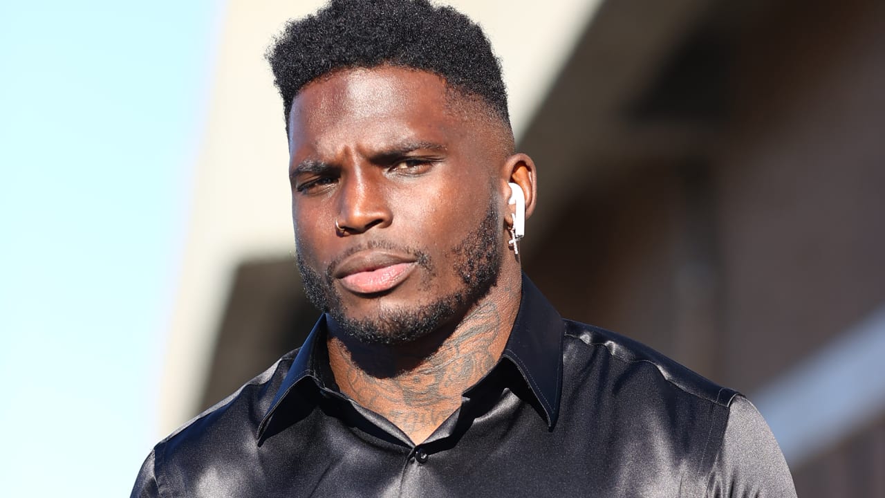 Photos: Chiefs Player Arrivals from Week 14 | Chiefs vs. Raiders